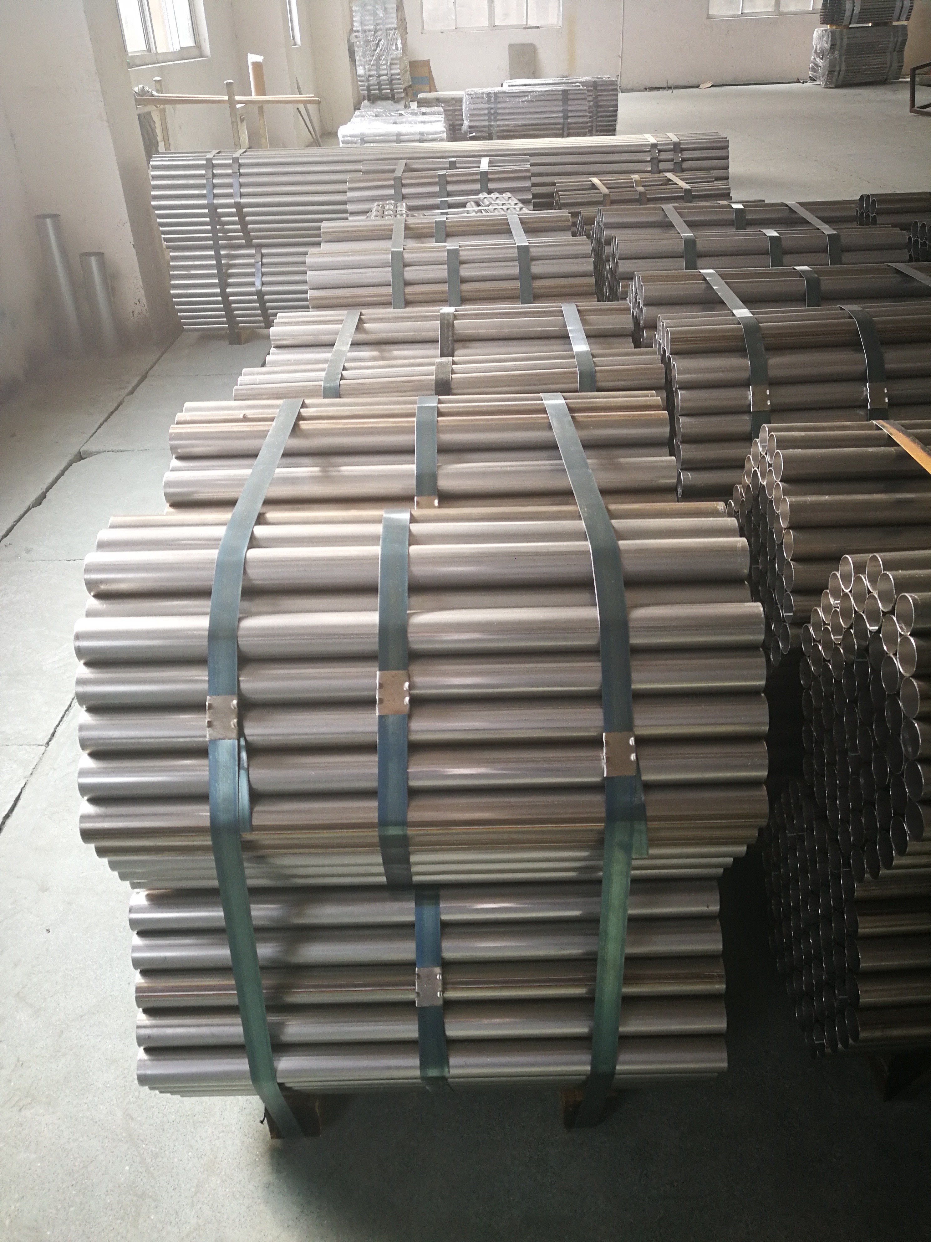 AISI 409 ท่อเหล็กสแตนเลสสตีลสำหรับ Muffler รถ 0.5-3mm thicknessOD 54mm
