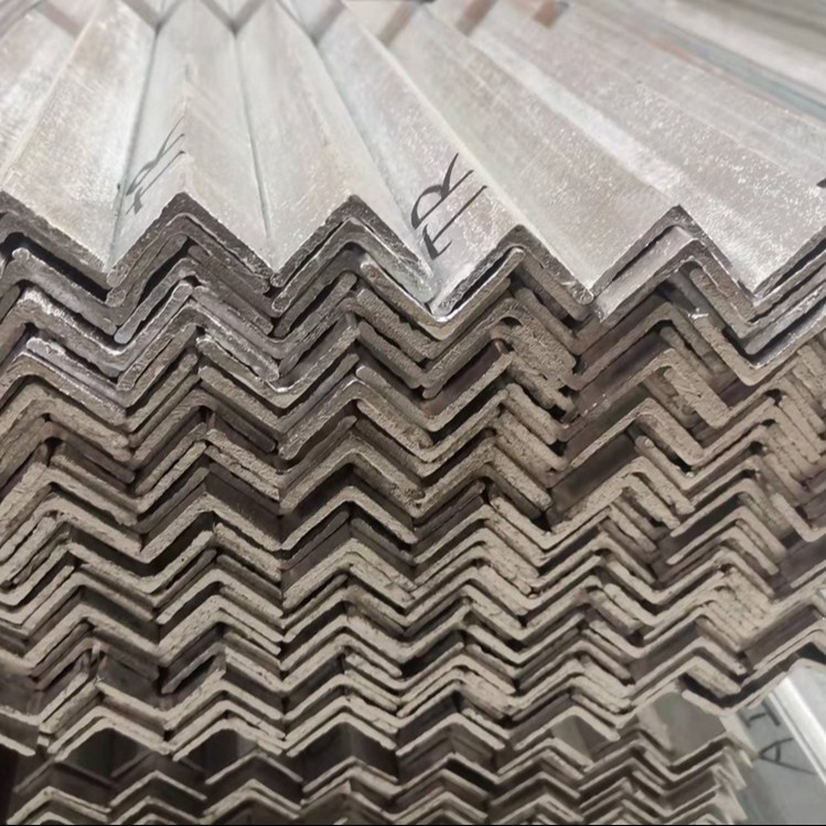 ส่วนเหล็กโครงสร้าง A36 Q235B Hot Dip กระปุกเหล็กมุม Bar 50 * 50 * 5 * 6000mm